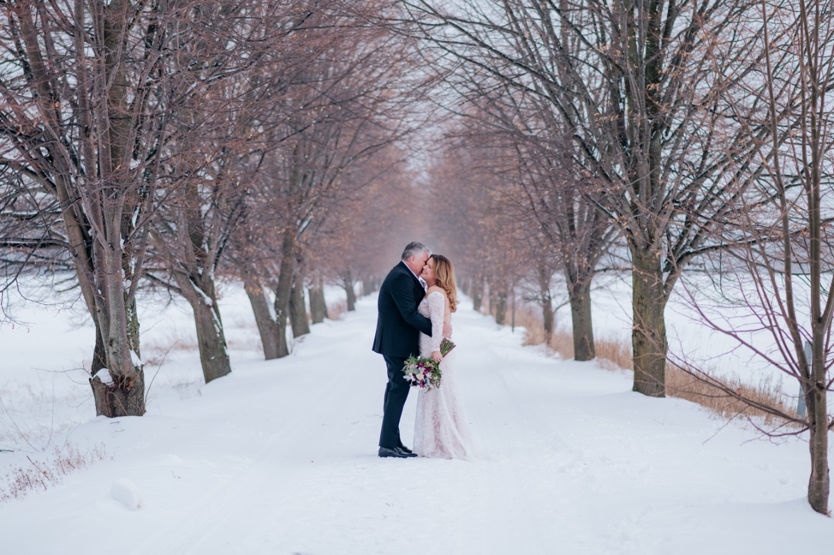 Small intimate winter wedding at home in the Eastern Townships - Mirona ...