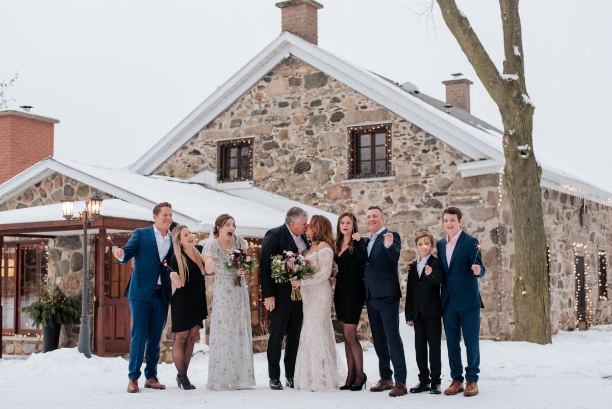 Small intimate winter wedding at home in the Eastern Townships - Mirona ...